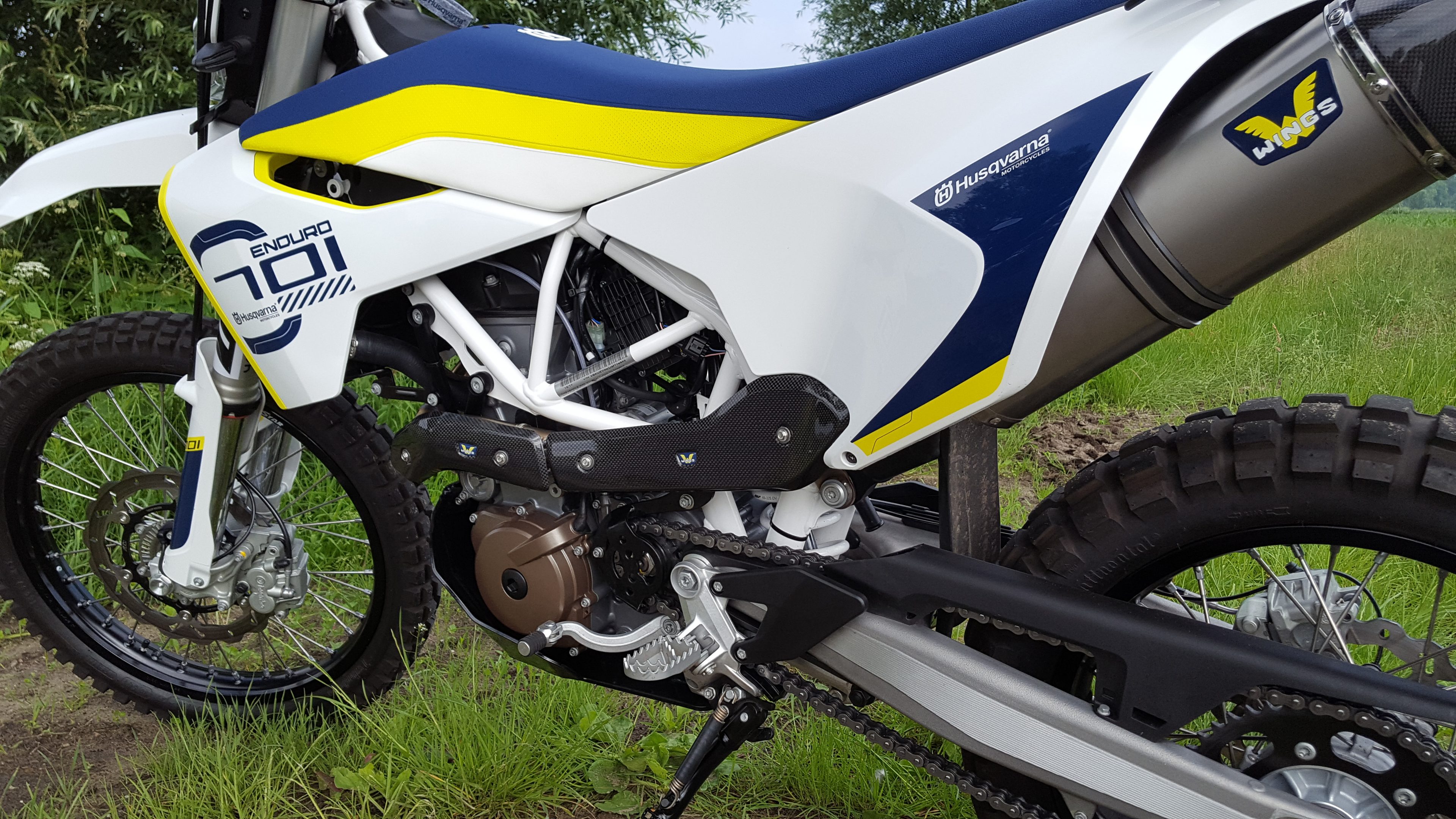 701 E/SM - WINGS EXHAUSTS